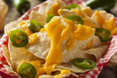 Receta de nachos con queso ¡salsa cremosa y deliciosa! - Unareceta.com