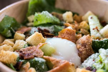 Receta de ensalada César con pollo - Unareceta.com