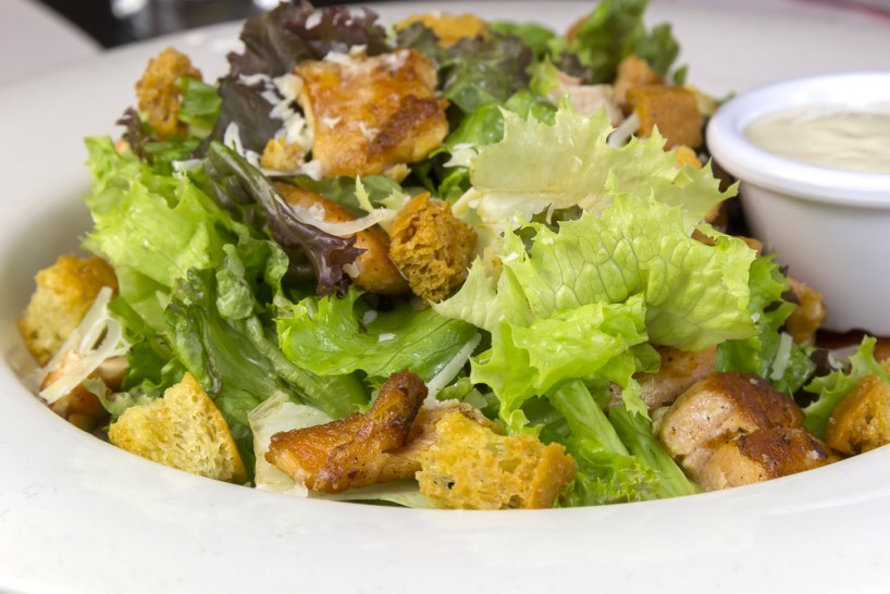 Receta de ensalada César con atún - Unareceta.com