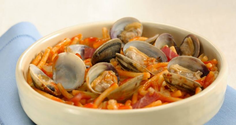 Receta de almejas a la marinera con tomate - Unareceta.com