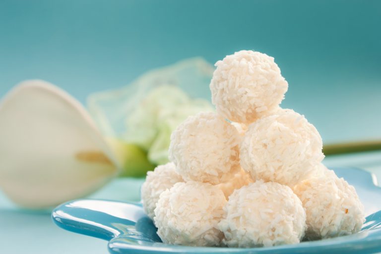 Receta de panellets de coco caseros - Unareceta-com