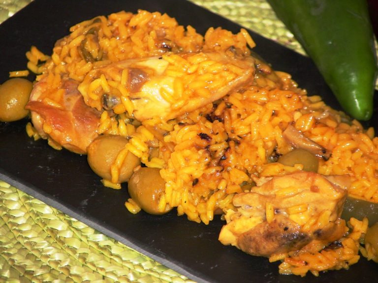 Receta de pollo al ajillo con arroz - Unareceta.com