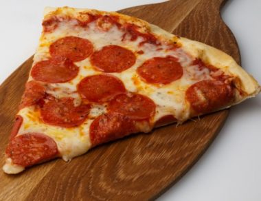 Receta de pizza de anchoas, la pizza puttanesca - Unareceta.com