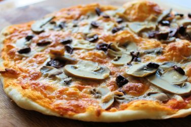 Receta de pizza de anchoas, la pizza puttanesca - Unareceta.com