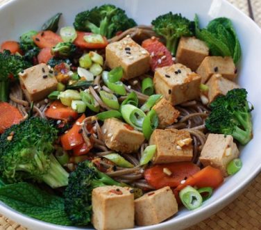 Receta de tofu a la plancha con verduras - Unareceta.com