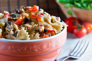 Receta de ensalada de pasta con mayonesa - Unareceta.com
