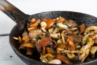 Receta de setas a la plancha con ajo y perejil - Unareceta.com