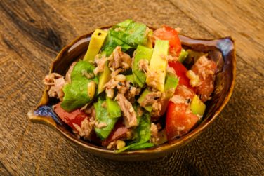 Receta de ensalada de atún con verduras - Unareceta.com