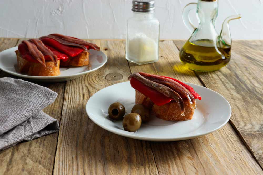 Receta de ANCHOAS CON TOMATE - ¡Fácil y sabroso! - Unareceta