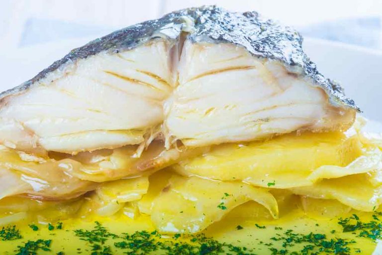 Receta de mero al horno con patatas y verduras - Unareceta.com